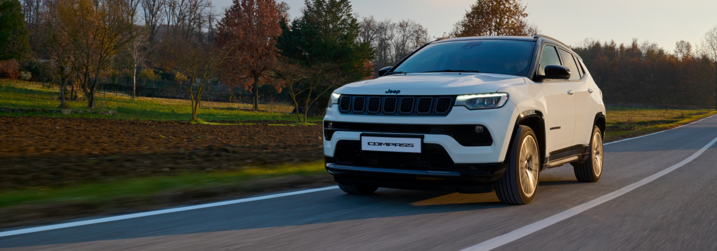 Entdecken Sie die vernetzten Dienste von Jeep® | Intelligenter ...